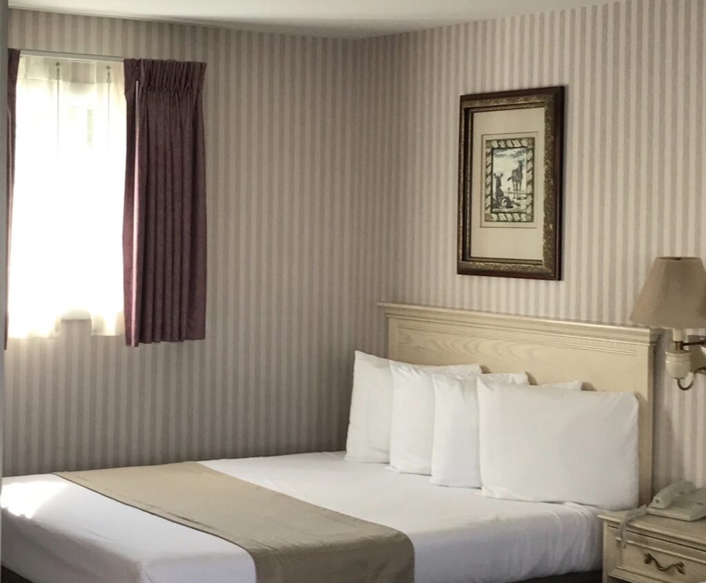 Accommodations - Parkside Inn Bridgeview